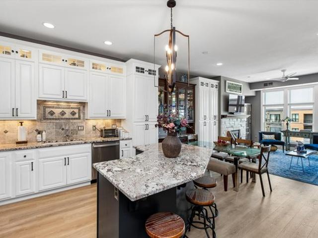 150 E Travelers Trl Apt 420, Burnsville, MN 55337
