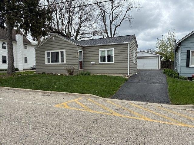 150 E Mill St, Wauconda, IL 60084