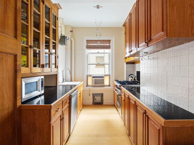 150 East 49th Street, Unit 9E
