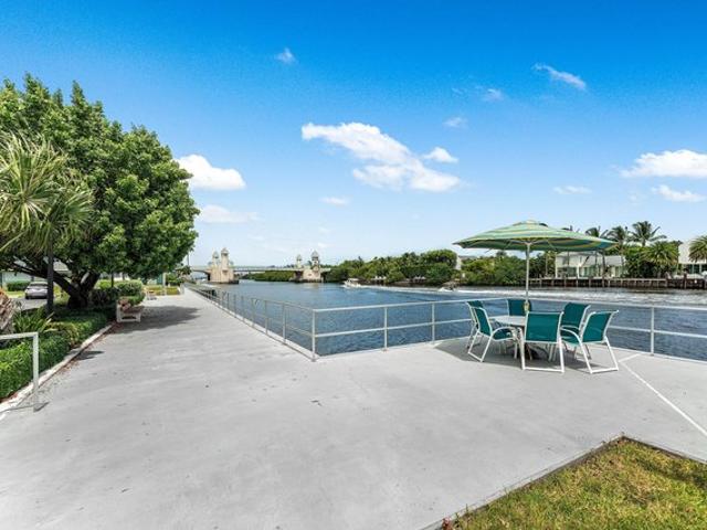 150 Horizon St E, Boynton Beach, FL 33435