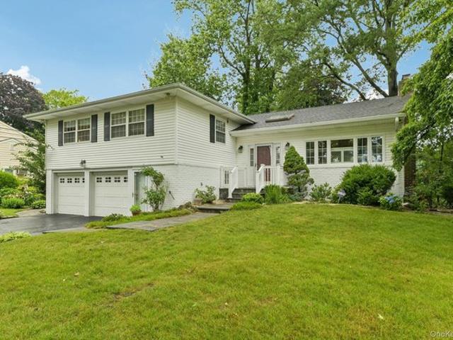 150 High St, East Williston, NY 11596