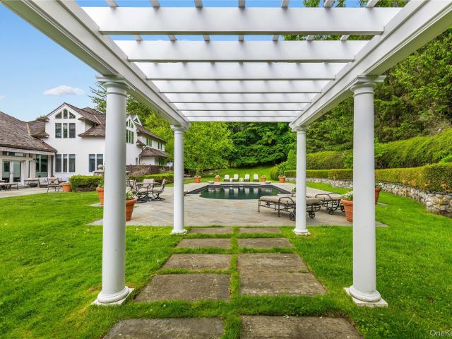 150 Old Farm Road N