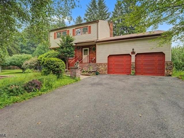 150 Orben Dr, Mount Arlington, NJ 07850
