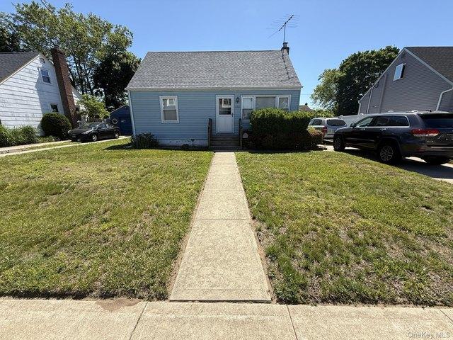 150 Oriole Rd, Levittown, NY 11756