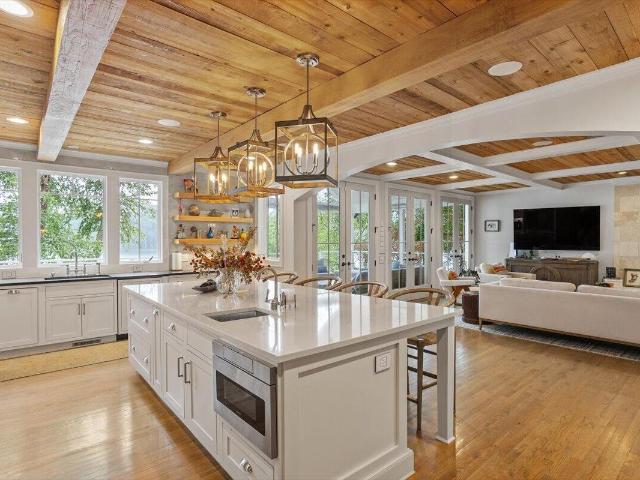 150 Lochwood W Drive