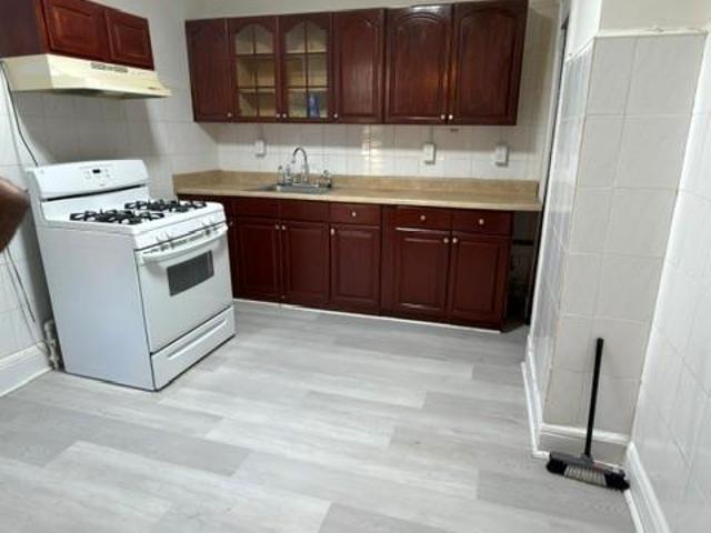 150 Lakeview Avenue # 2