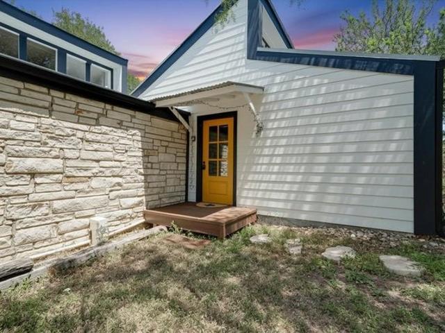 150 Lakeview Dr, Del Valle, TX 78617
