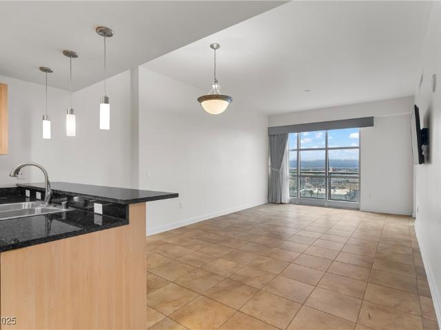 150 Las Vegas Boulevard 818