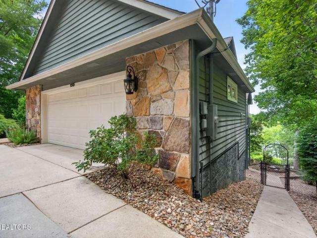 150 Lynhurst Dr