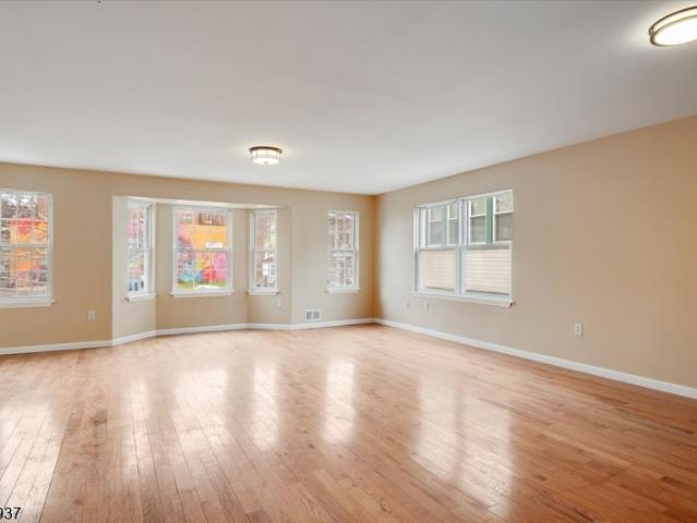 150 N Munn Ave
