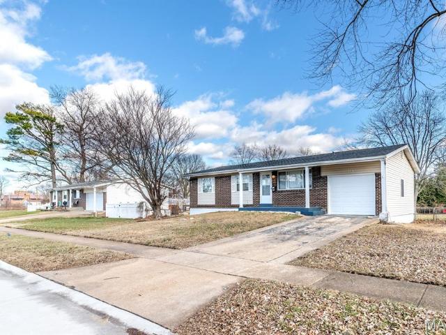 150 S St Charles St, Florissant, MO 63031 | MLS #26005