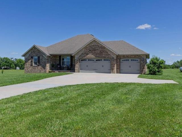 150 Southern Fields Cir, Clever, MO 65631