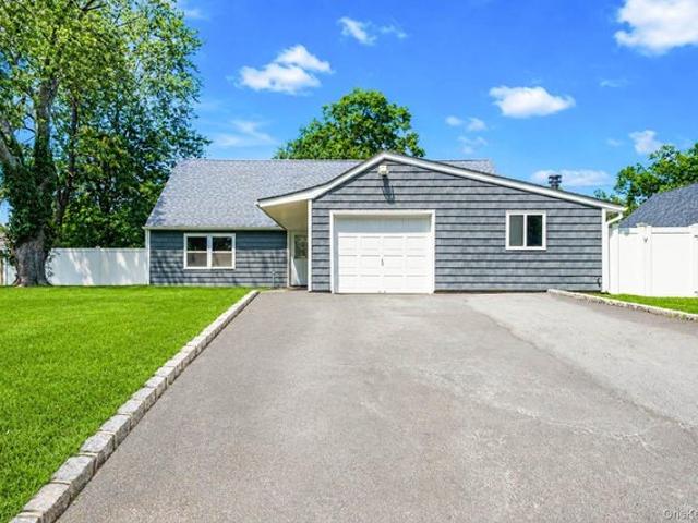 150 Serpentine Ln, Islandia, NY 11749