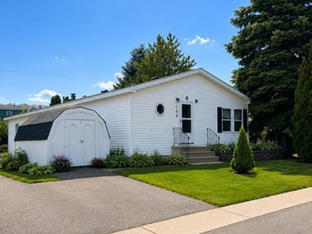 150 Star Cir, Vadnais Heights, MN 55127