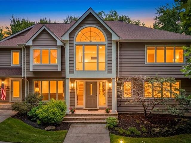150 Sterncrest Dr, Moreland Hills, OH 44022