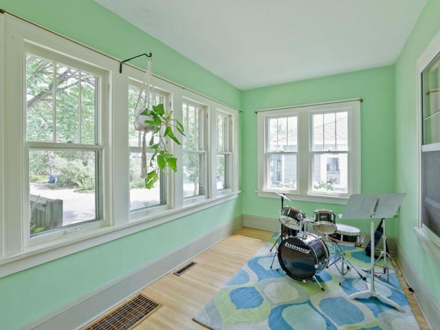 150 Stevens Street W