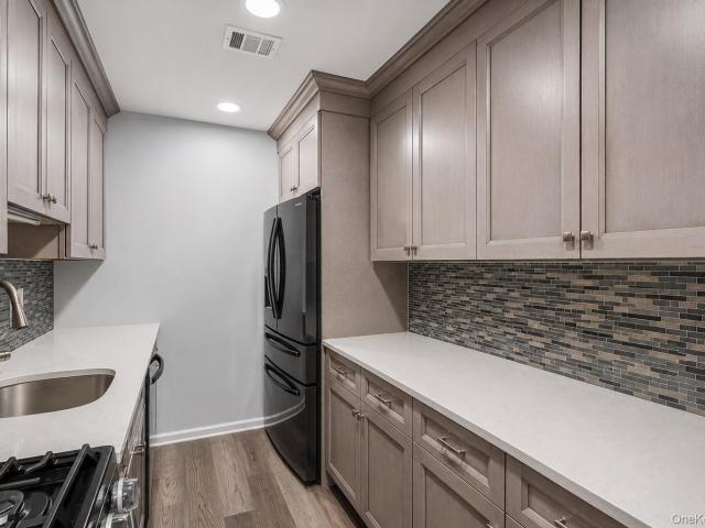 150 Pointe Circle N. 150