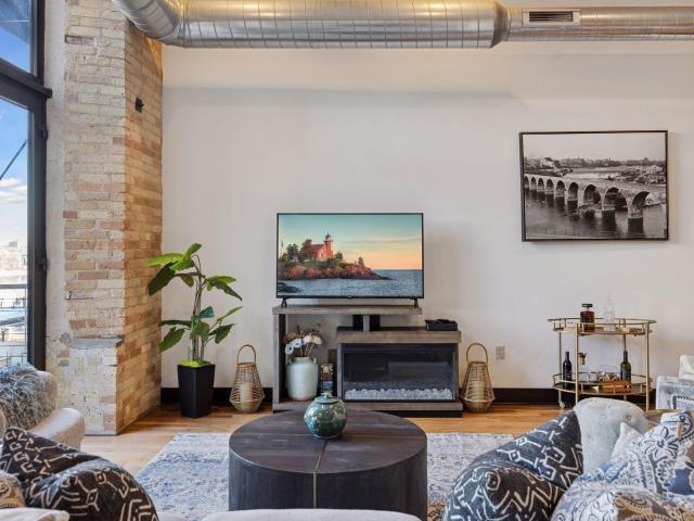 150 Portland Ave, Unit 304, Minneapolis, MN 55401 | MLS #7018 | Compass