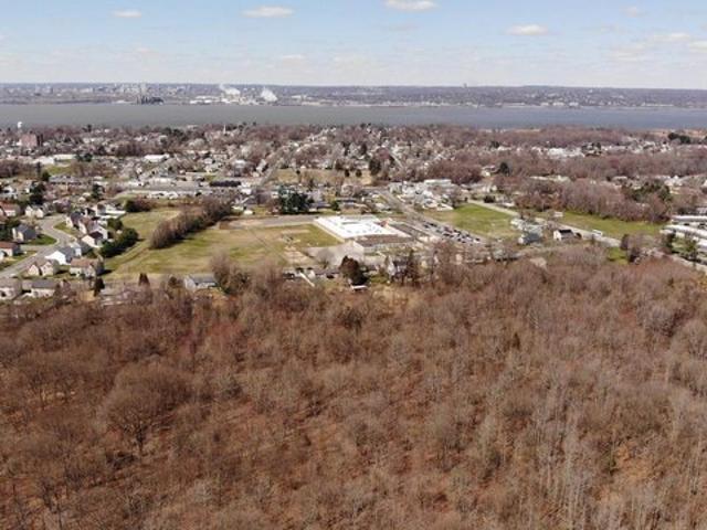 150 Penns Grove Auburn Rd, Carneys Point, NJ 08069