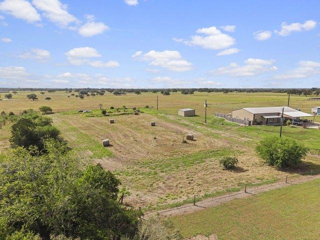 150 Private Road 4001, Yoakum, TX 77995