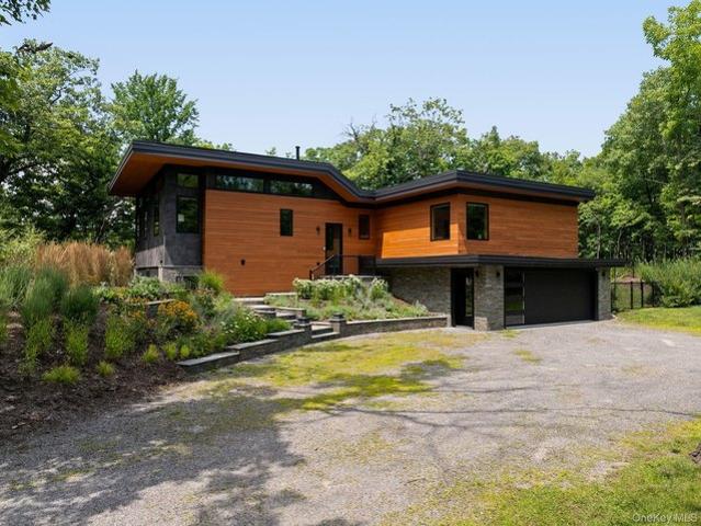150 Round Top Rd, Germantown, NY 12526