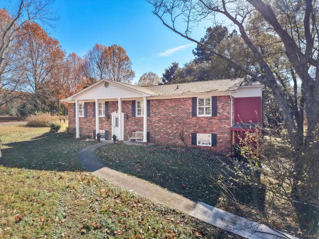 150 Royal Oaks Drive NE