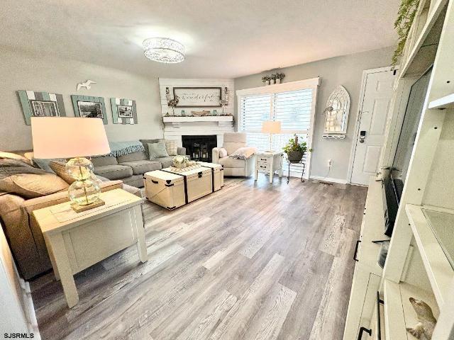 150 W Cedar Ave