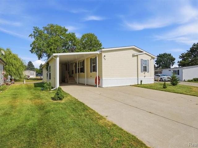 150 Whippoorwill Ln, Rochester Hills, MI 48309