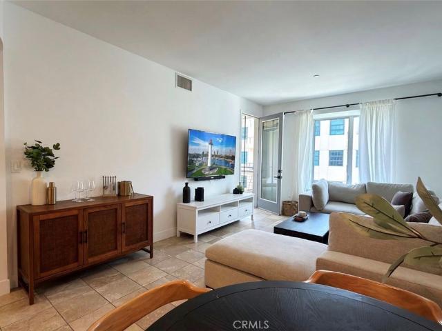150 The Promenade N