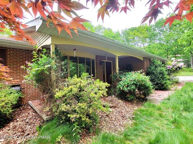 150 Twin Oak Ter, Tannersville, PA 18372