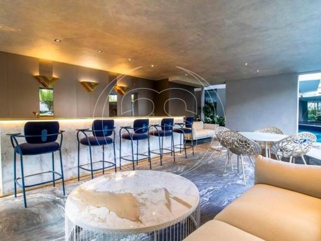 150m² de Luxo Assinado Versace: Raridade em Moema