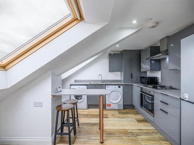 £150pppw / Eslington Terrace. 3 bed flat to rent £1,950 pcm £450 pw
