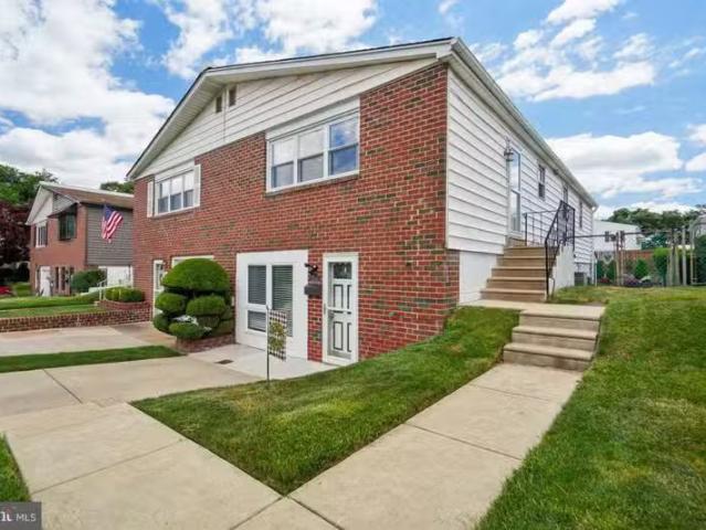 15141 MILFORD ST, PHILADELPHIA, PA 19116 Single Family Residen.