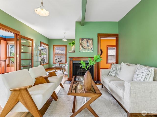 1514 NE 70th St, Seattle, WA 98115 | MLS #2511
