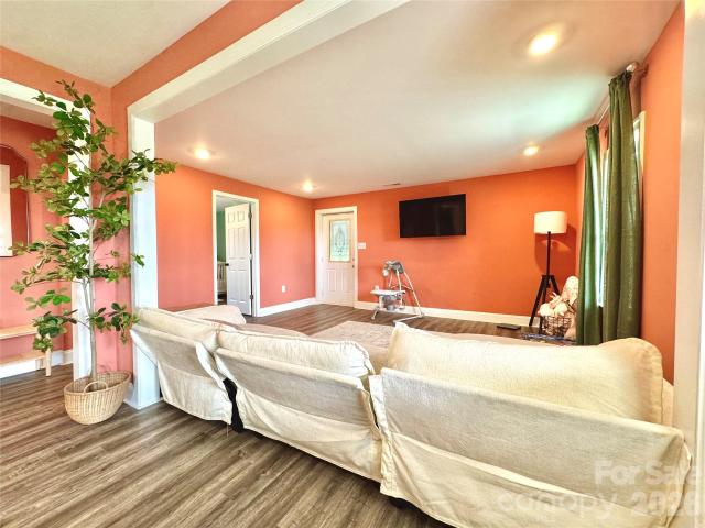 1514 Clarence Secrest Road