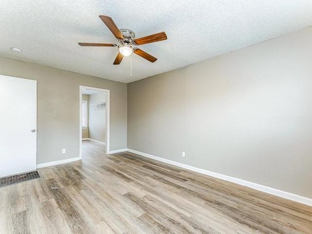 1514 E 3rd St N, Wichita, KS 67214