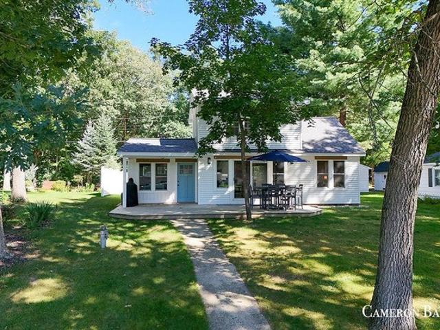 1514 E Cove Point Dr, Newaygo, MI 49337