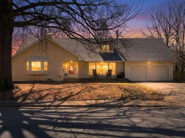 1514 W Broadmoor St, Springfield, MO 65807