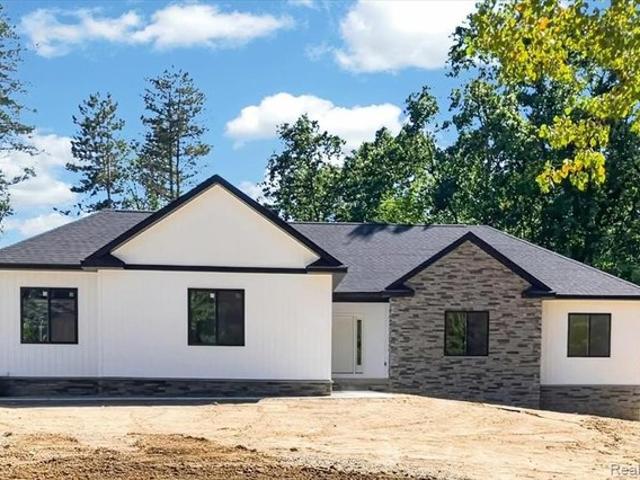 15157 Worden Rd, Groveland Township, MI 48442
