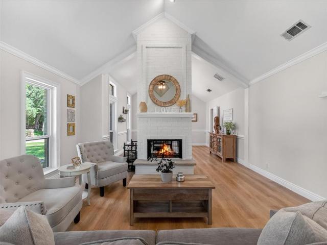 1515 Mission Hills Lane