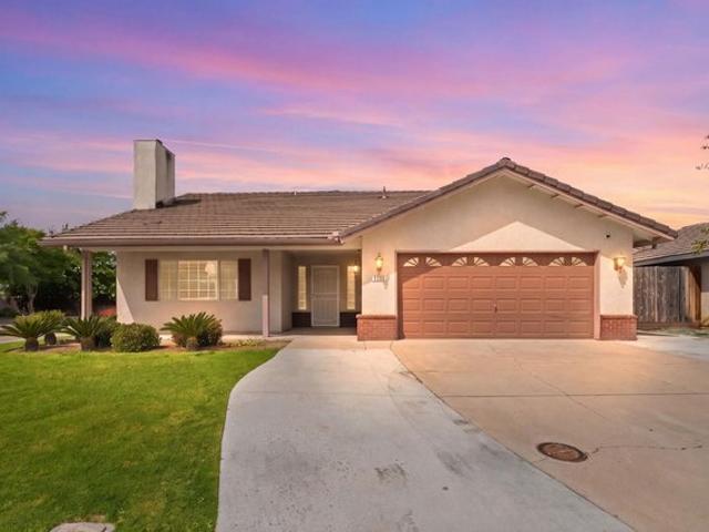 1515 Morgan Dr, Kingsburg, CA 93631