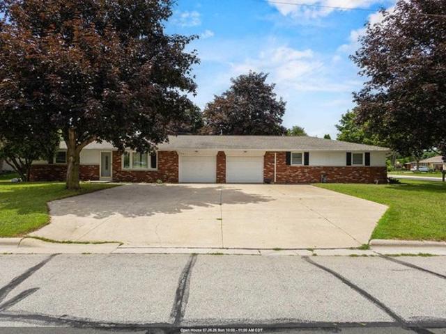 1515 Careful Dr, Green Bay, WI 54304