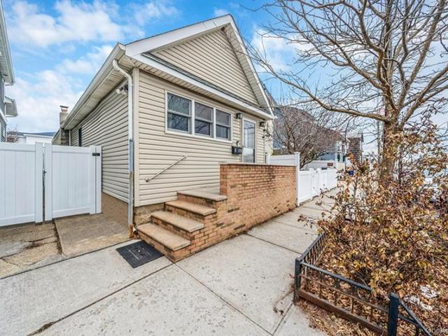 1515 Cross Bay Blvd, Broad Channel, NY 11693