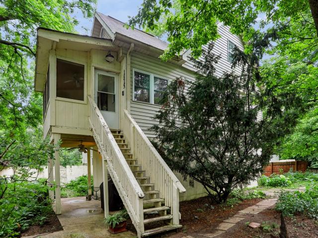 1515 E 69th Street