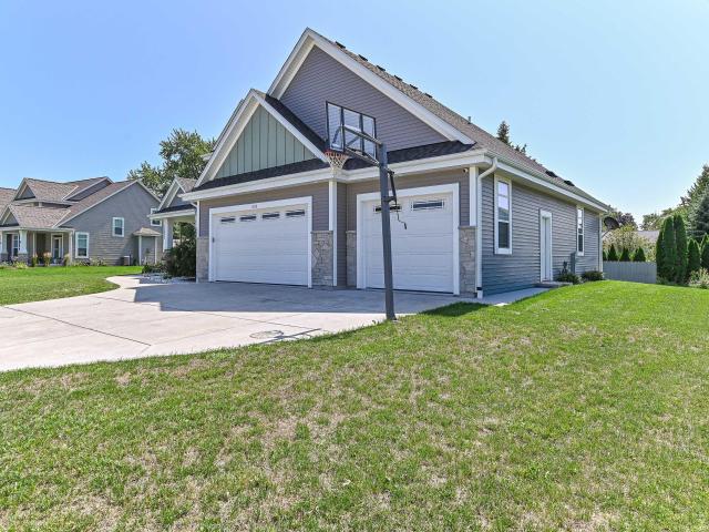 1515 E Maple View Dr
