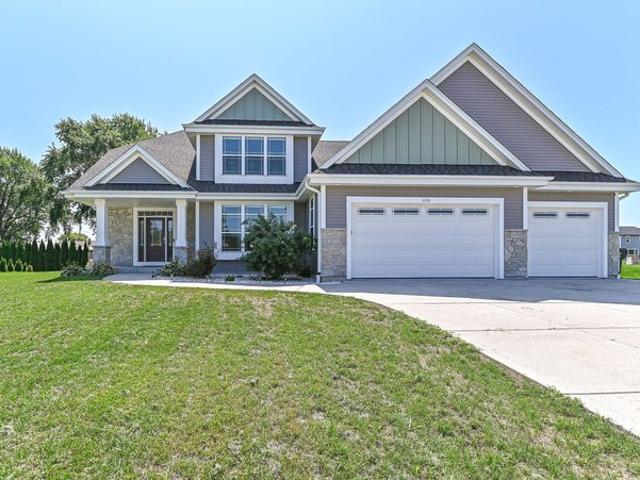 1515 E Maple View Dr, Oak Creek, WI 53154