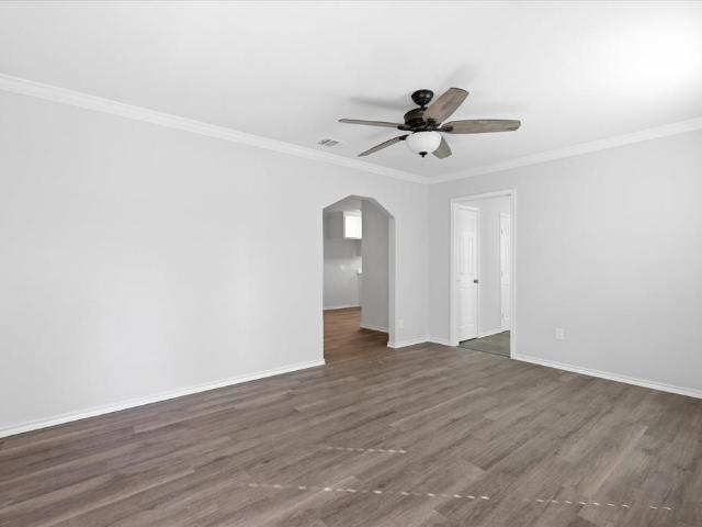 1515 E Waco Avenue