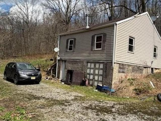 1515 Edgewood Rd, Beaver Falls, PA 15010