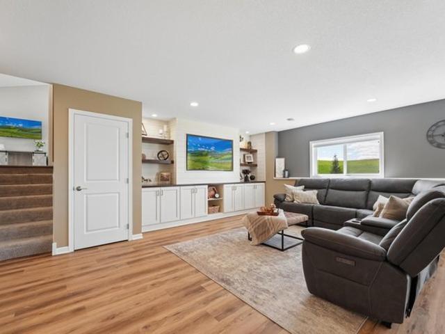 1515 Raymond Dr, Waconia, MN 55387