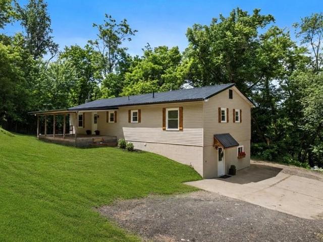 1515 Rock Point Rd, Wheeling, WV 26003